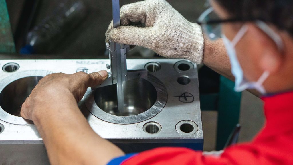 Mesin Injeksi Plastik moulding - PT Harmonic Plasindo Jaya